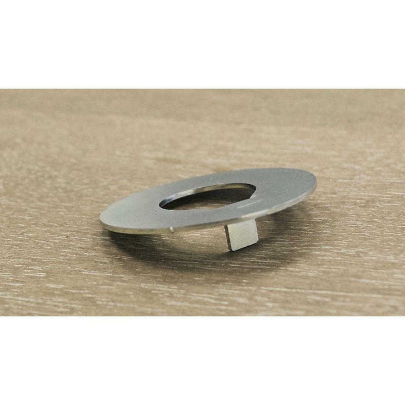 Blocking round for engine axis lock.